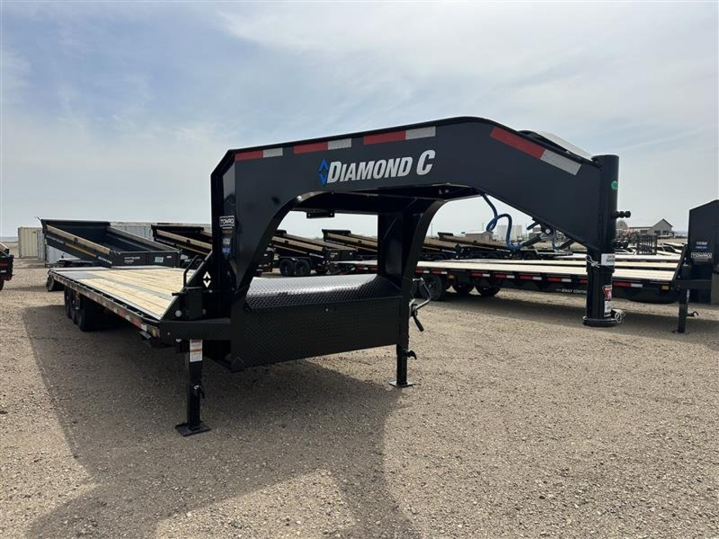 New 2025 Diamond C Trailers FMAX307 2.0 Flatbed Trailer | Platte South Dakota